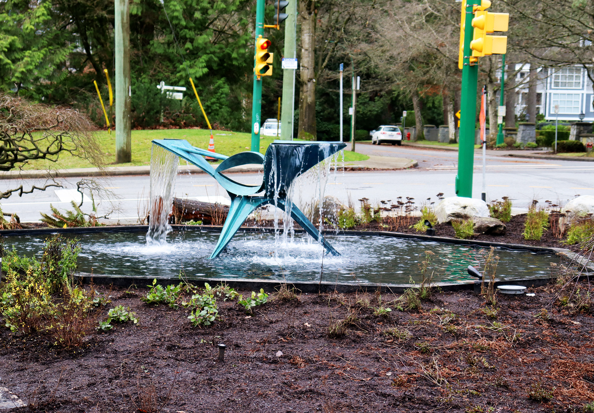 Iconic fountain restored to former glory